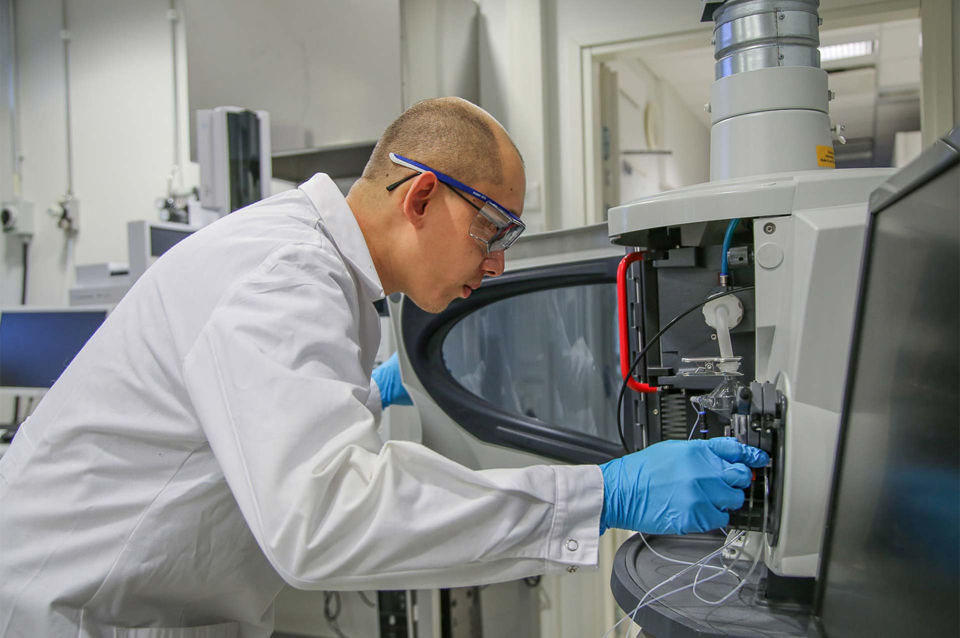Laboratorioalan teoriaopintoja sovelletaan myös käytäntöön